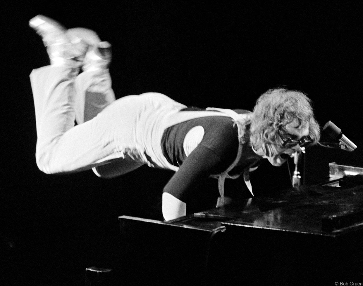 Elton John: l'uomo razzo - IC Loi-Santomauro Bari Elton John: l'uomo razzo - IC Loi-Santomauro Bari